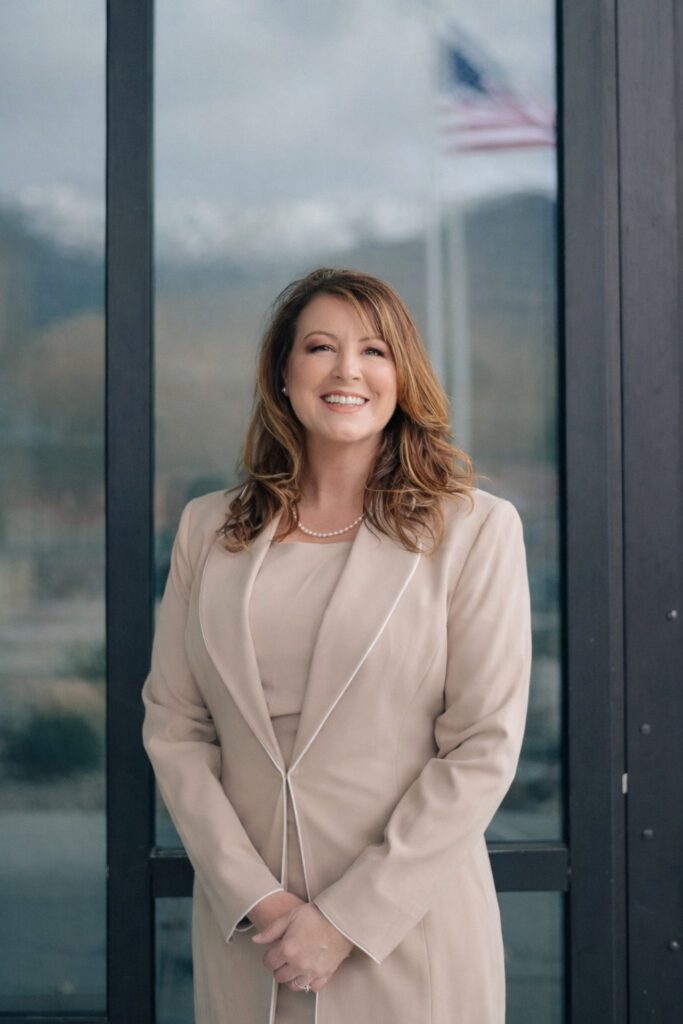 Republican Stephanie Hollist announces bid to challenge Senate ...